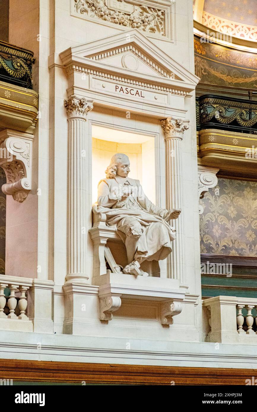 France, Paris, Sorbonne University, the Richelieu amphitheater, statue ...