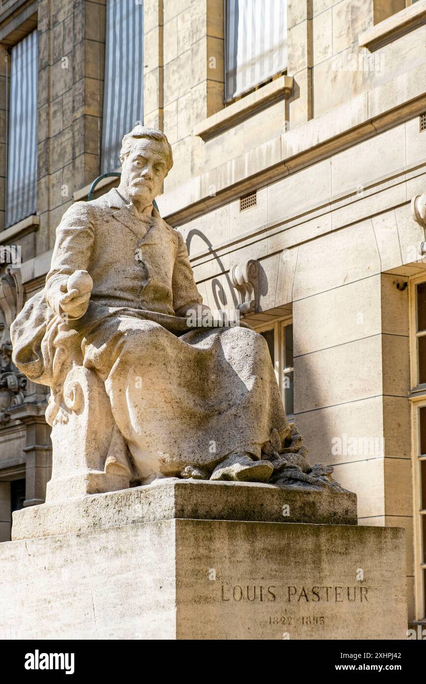 France, Paris, Sorbonne University, statue of Louis Pasteur Stock Photo ...
