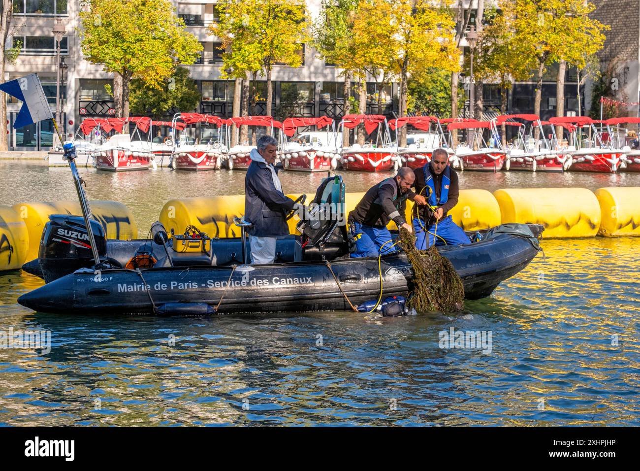 France, Paris, Canals of Paris, Bassin de la Villette, intervention of ...
