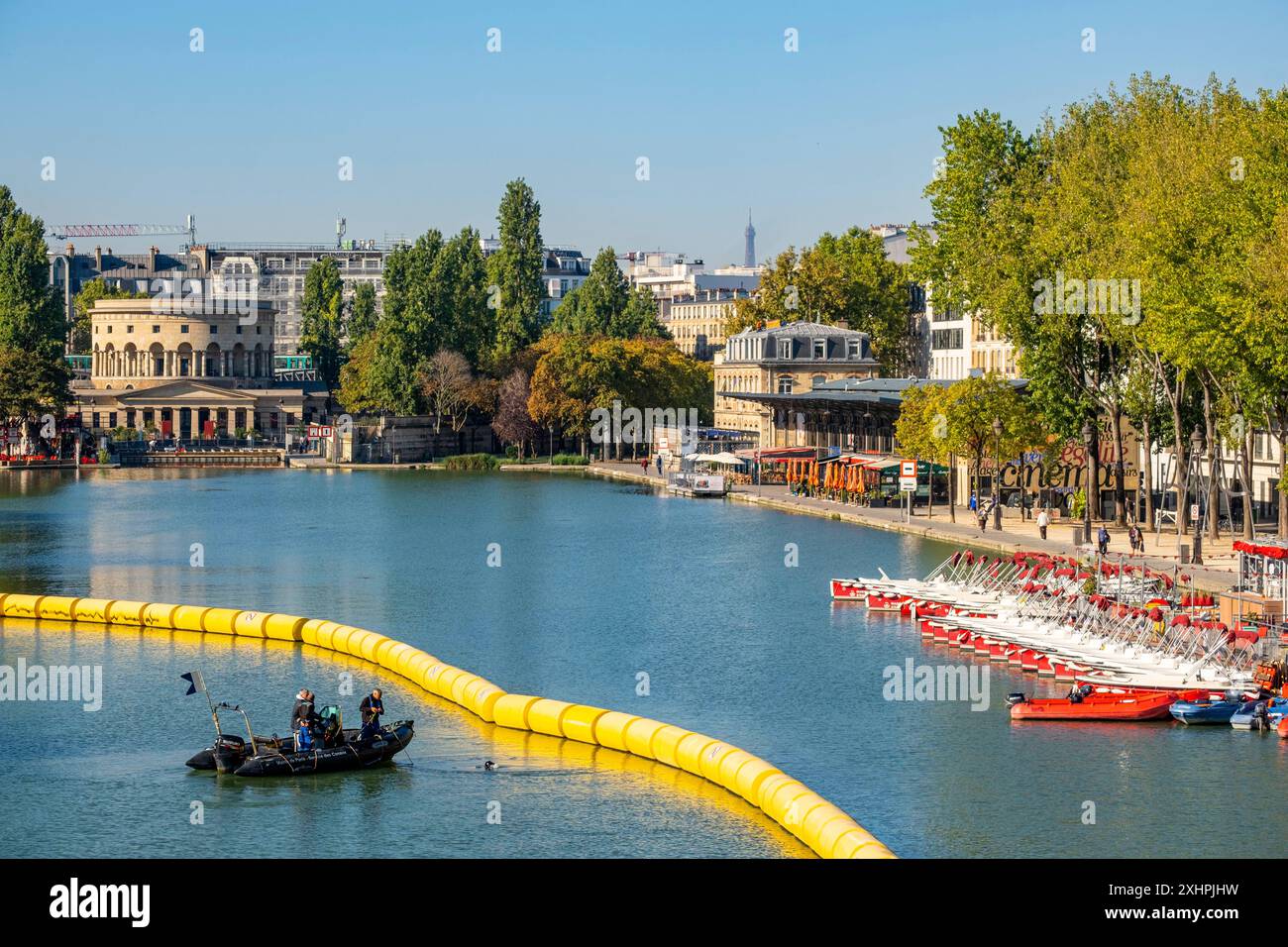 France, Paris, Canals of Paris, Bassin de la Villette, intervention of ...