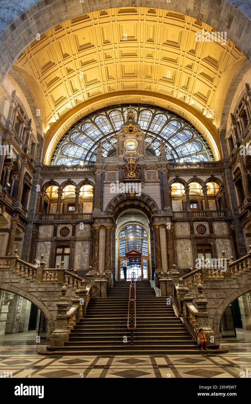 Belgium, Flanders, Antwerp (Antwerpen), Station Antwerpen-Centraal ...