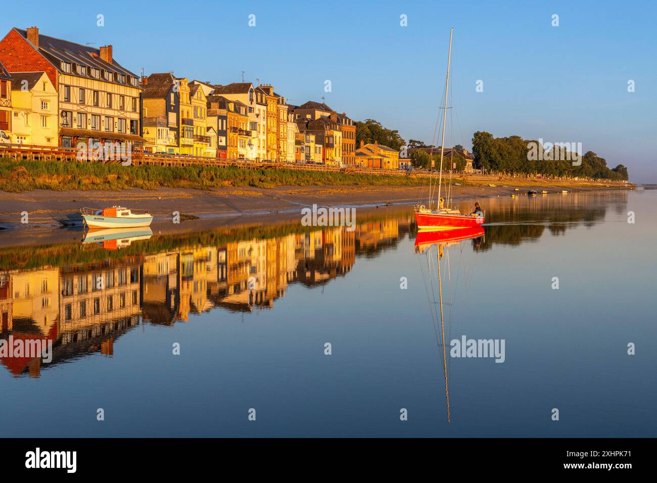 France, Somme, Baie de Somme, Saint-Valery-sur-Somme, The quays of ...