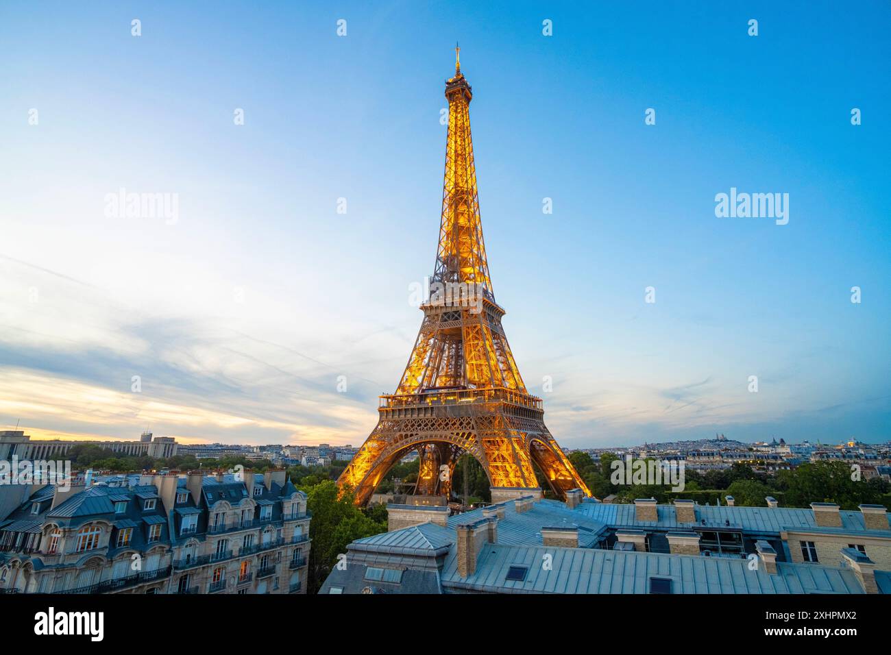 France, Paris, the Eiffel Tower and the Haussmann buildings (© SETE ...