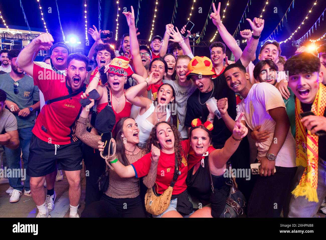 Fussball EM, Fanzone am Bundestag, Berlin, 14.07.2024 Gruppe von Fans ...
