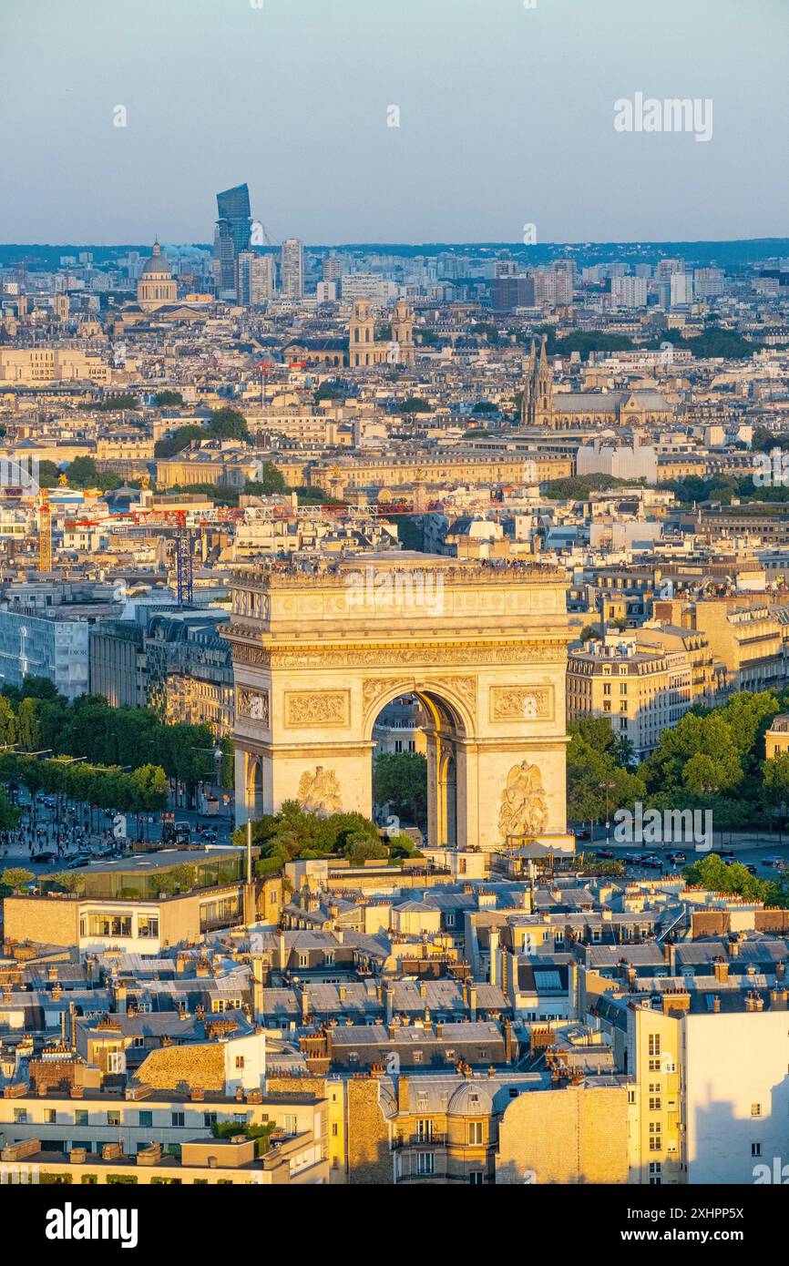France, Paris, general view with the Arc de Triomphe Stock Photo - Alamy