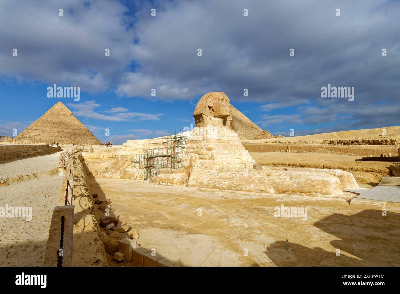 The monument of sphinx in front of pyramids hi-res stock photography ...