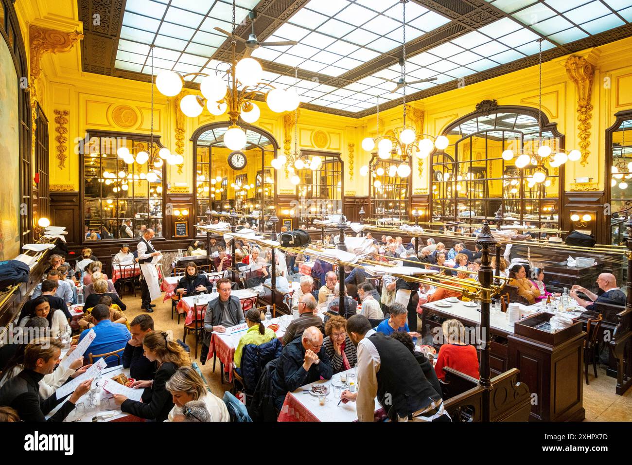 French restaurant paris table chartier hi-res stock photography and ...
