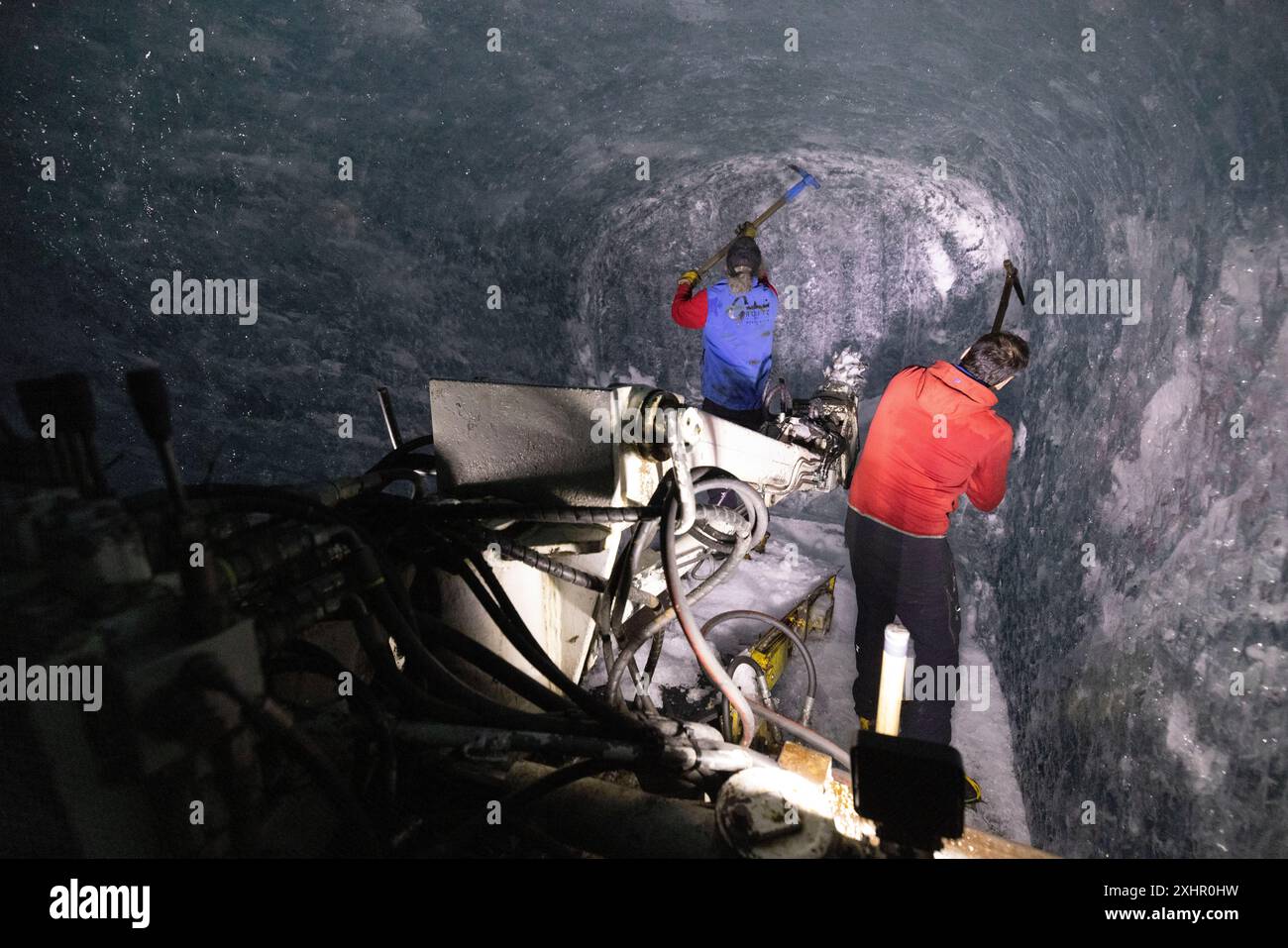 France, Haute-Savoie (74), Chamonix-Mont-Blanc, Mer de Glace cave ...