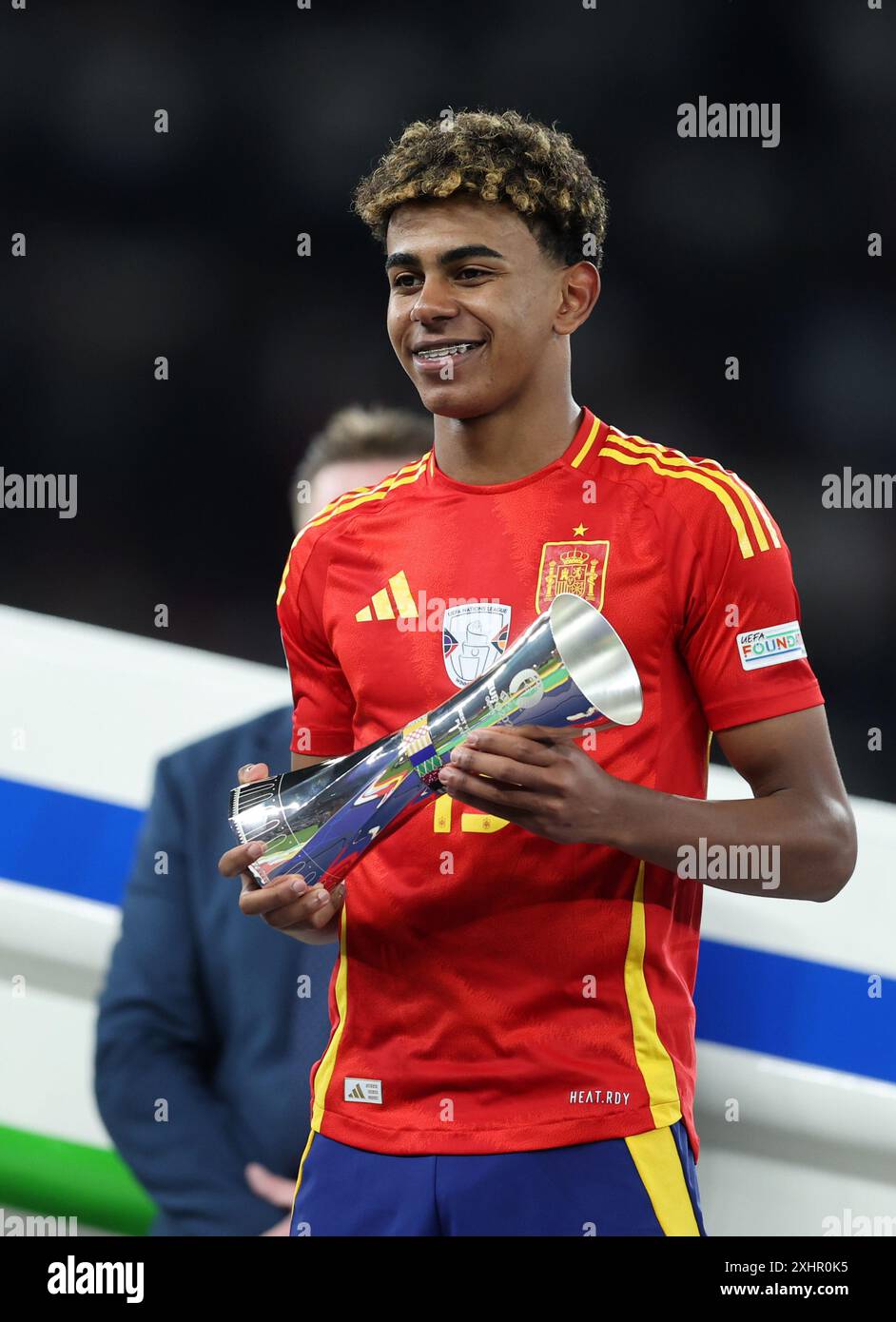 Lamine yamal euro 2024 trophy hi-res stock photography and images - Alamy
