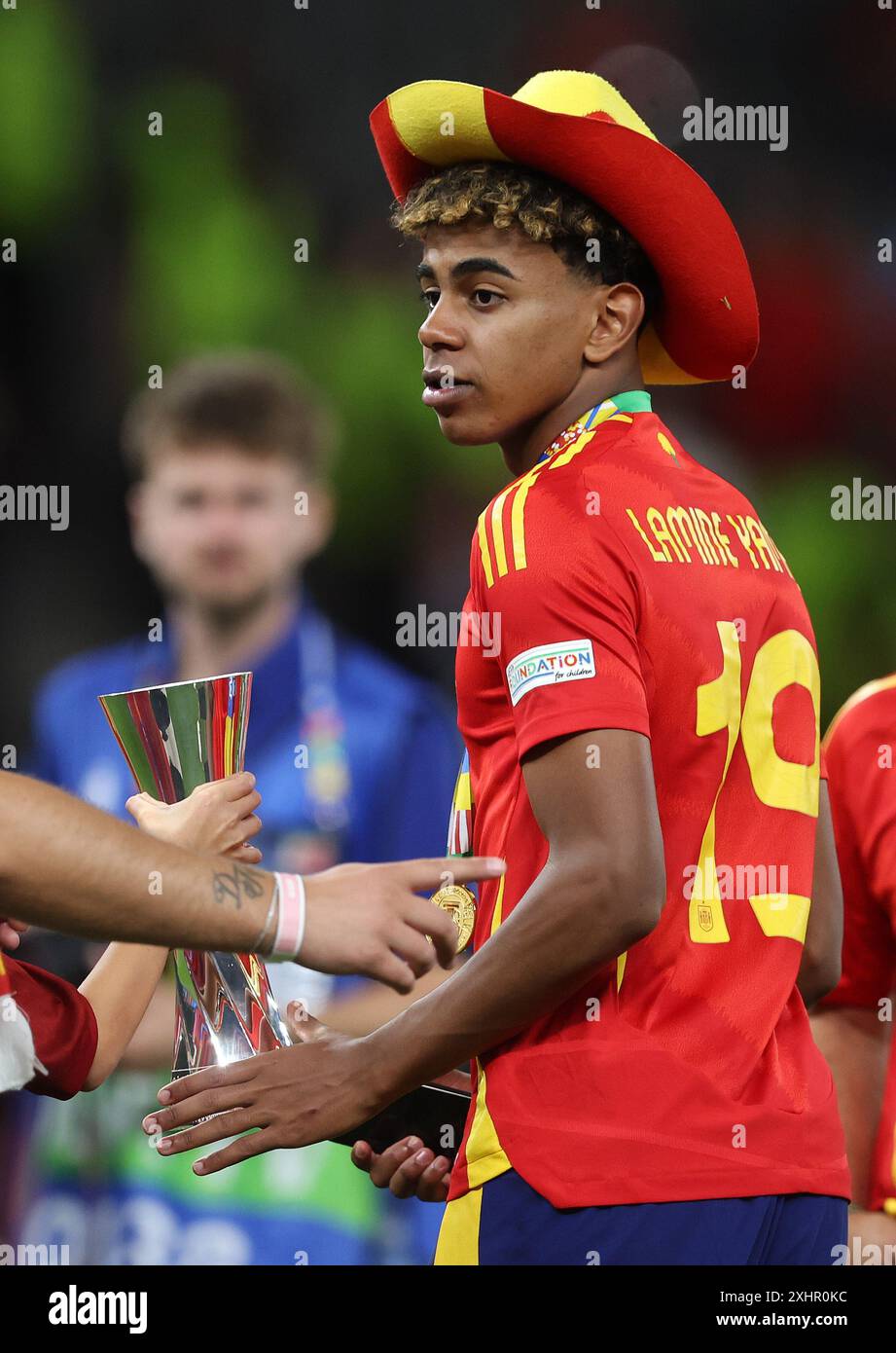 Lamine yamal euro 2024 trophy hi-res stock photography and images - Alamy