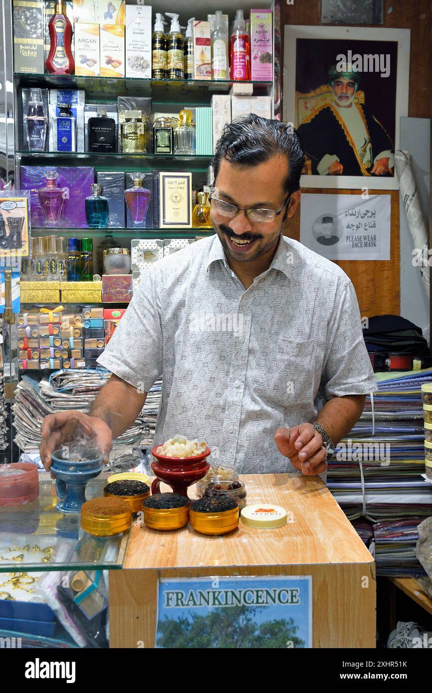 Sultanate of Oman, Muscat, old Muscat, the souk of Muttrah, vendor ...