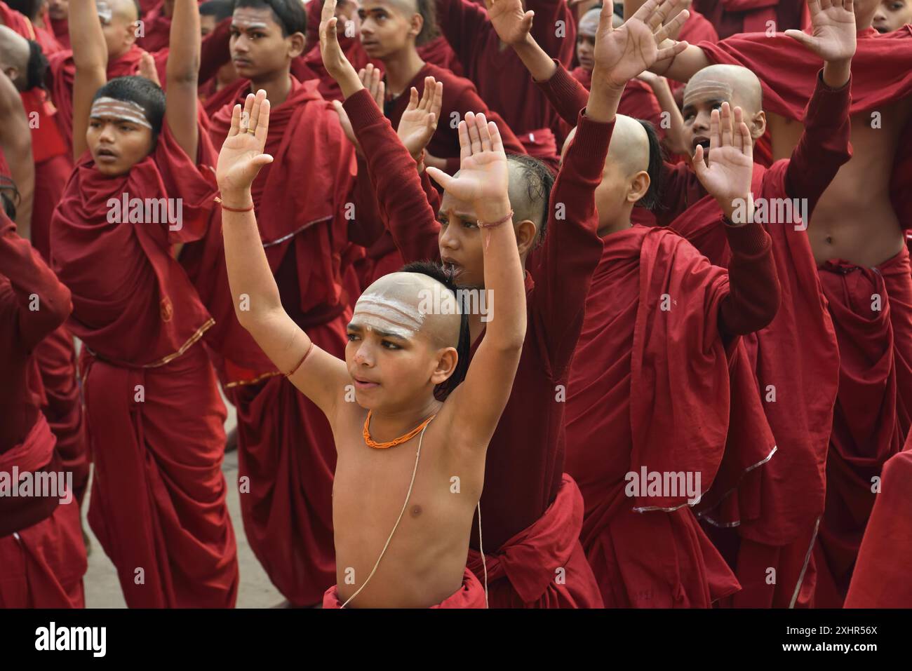 India, Uttar Pradesh, Varanasi, Karpatri ashram, Young brahmins at sunrise Stock Photo - Alamy