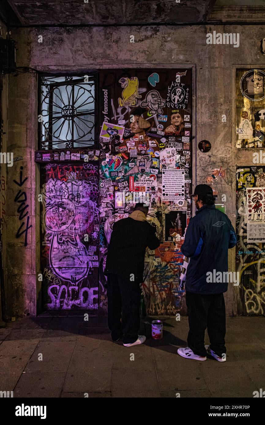 Sticking posters on a wall hi-res stock photography and images - Alamy