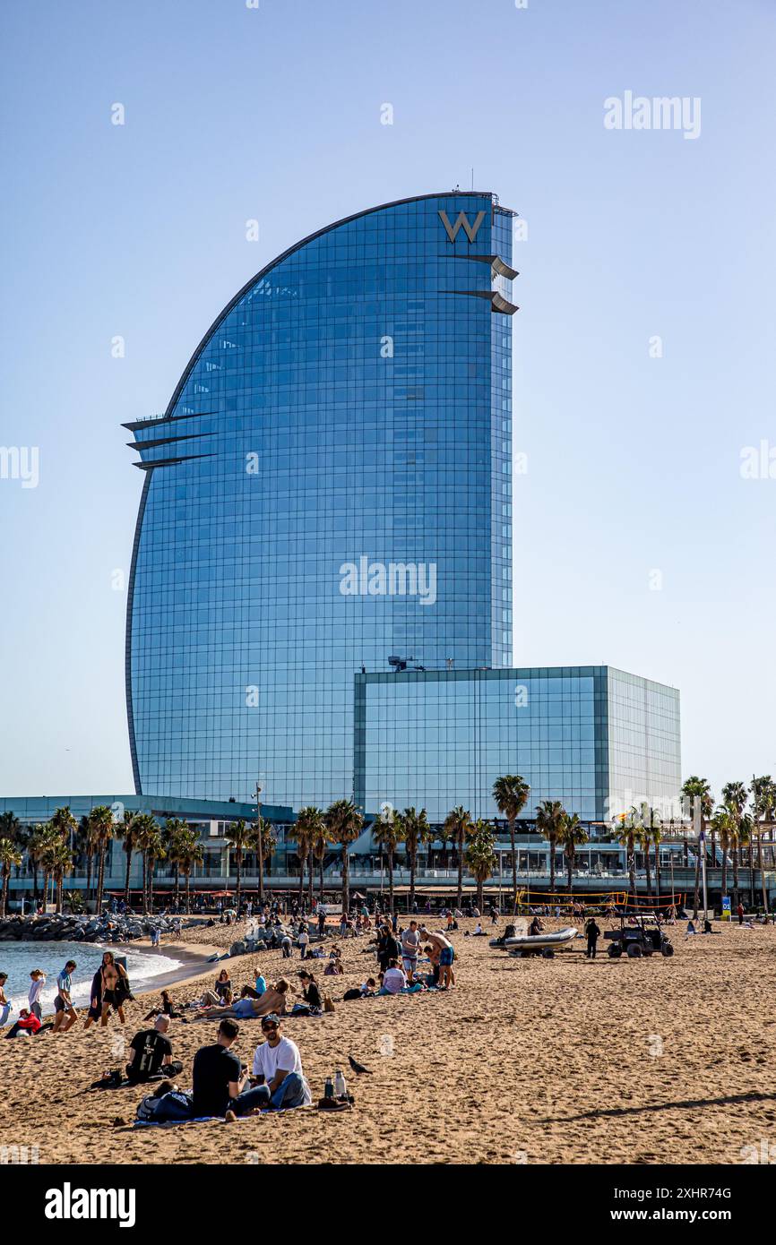 View of iconic W hotel / sail hotel at Barcoloneta beach, Barcelona ...