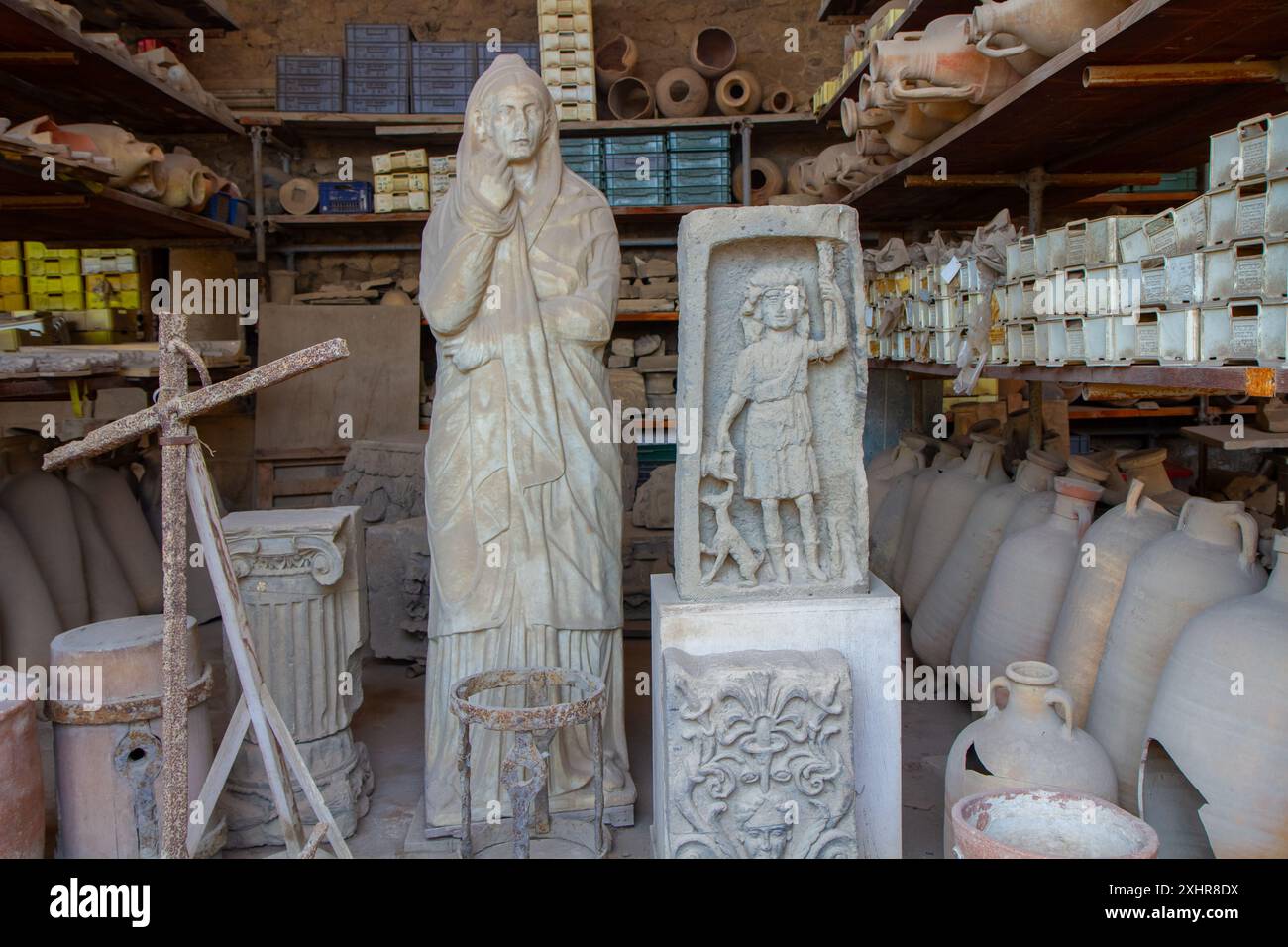 Pompeiis archaeological storage area hi-res stock photography and ...