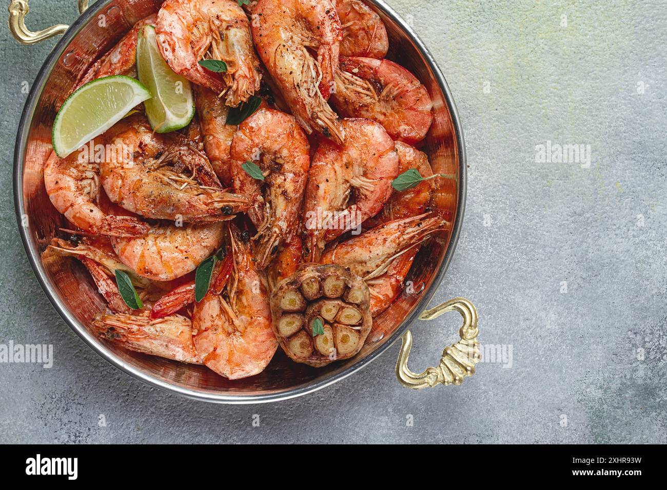 Fried king prawns, in shell, with spices, size 30/40, unpeeled shrimp ...