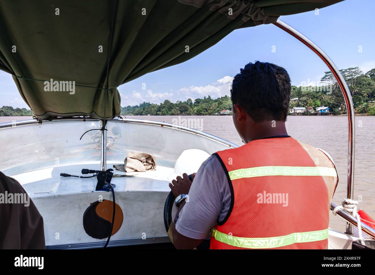Borneo, Indonesia: Travel on Teluk Bayur River journey Stock Photo - Alamy