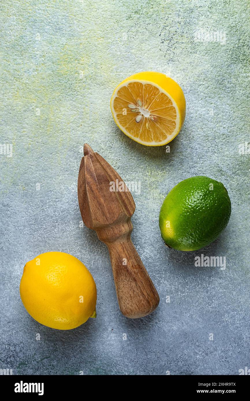 Wooden citrus reamer, manual lemon juicer, made of acacia wood, with ...