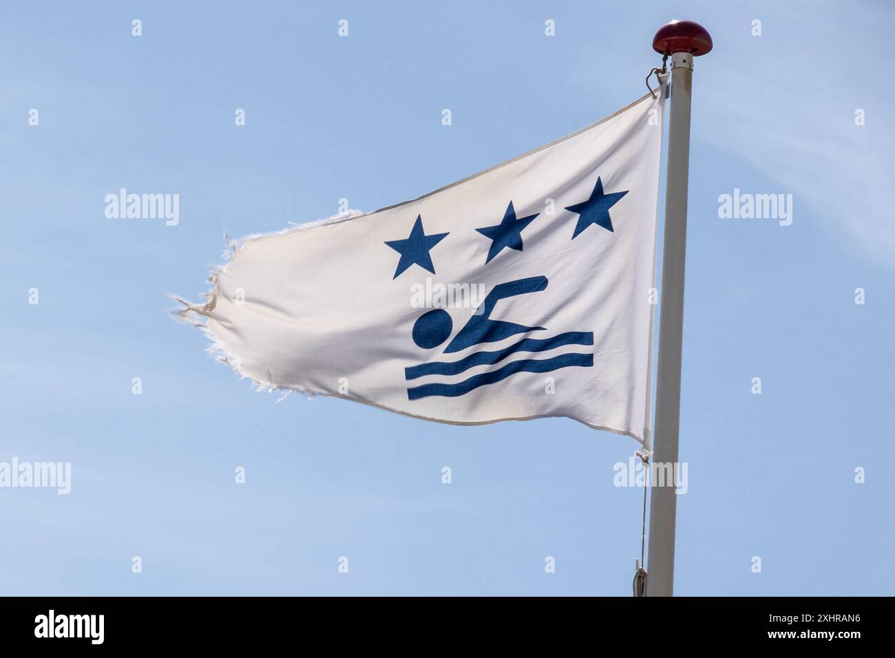 A flag with three stars indicates water of high quality, a clean beach ...