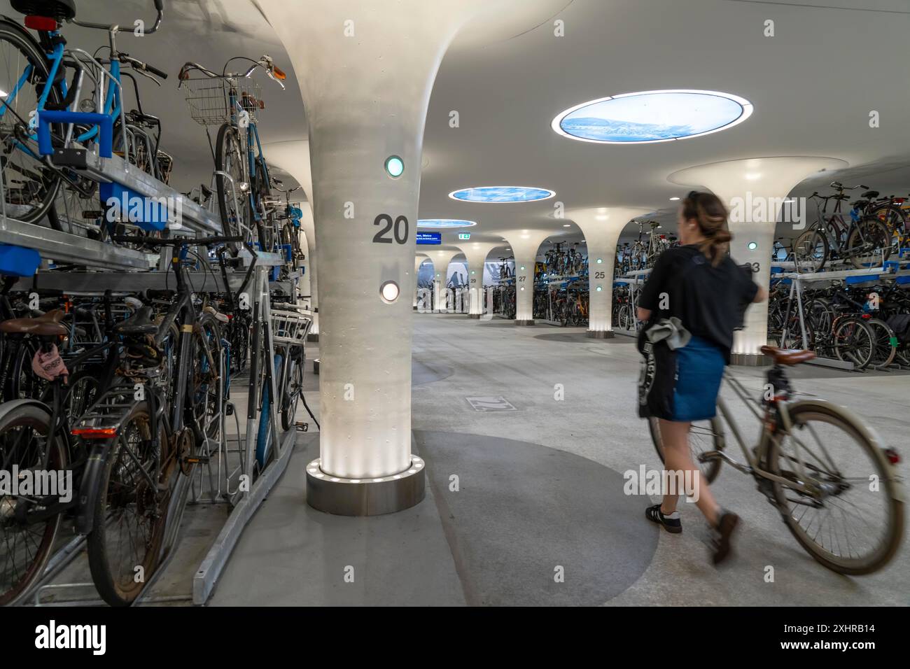 New bicycle parking garage at Amsterdam Central Station, Stationsplein ...
