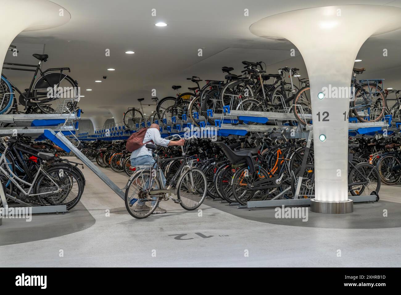 New bicycle parking garage at Amsterdam Central Station, Stationsplein ...