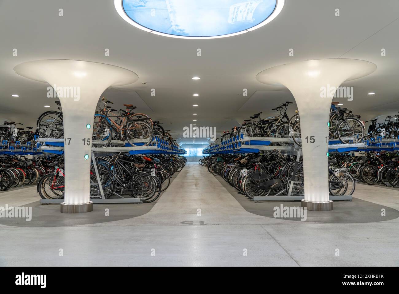 New bicycle parking garage at Amsterdam Central Station, Stationsplein ...