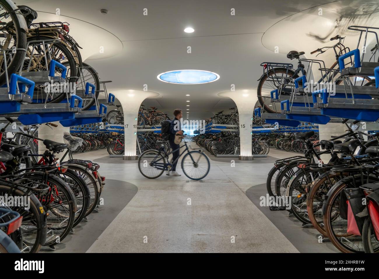 New bicycle parking garage at Amsterdam Central Station, Stationsplein ...