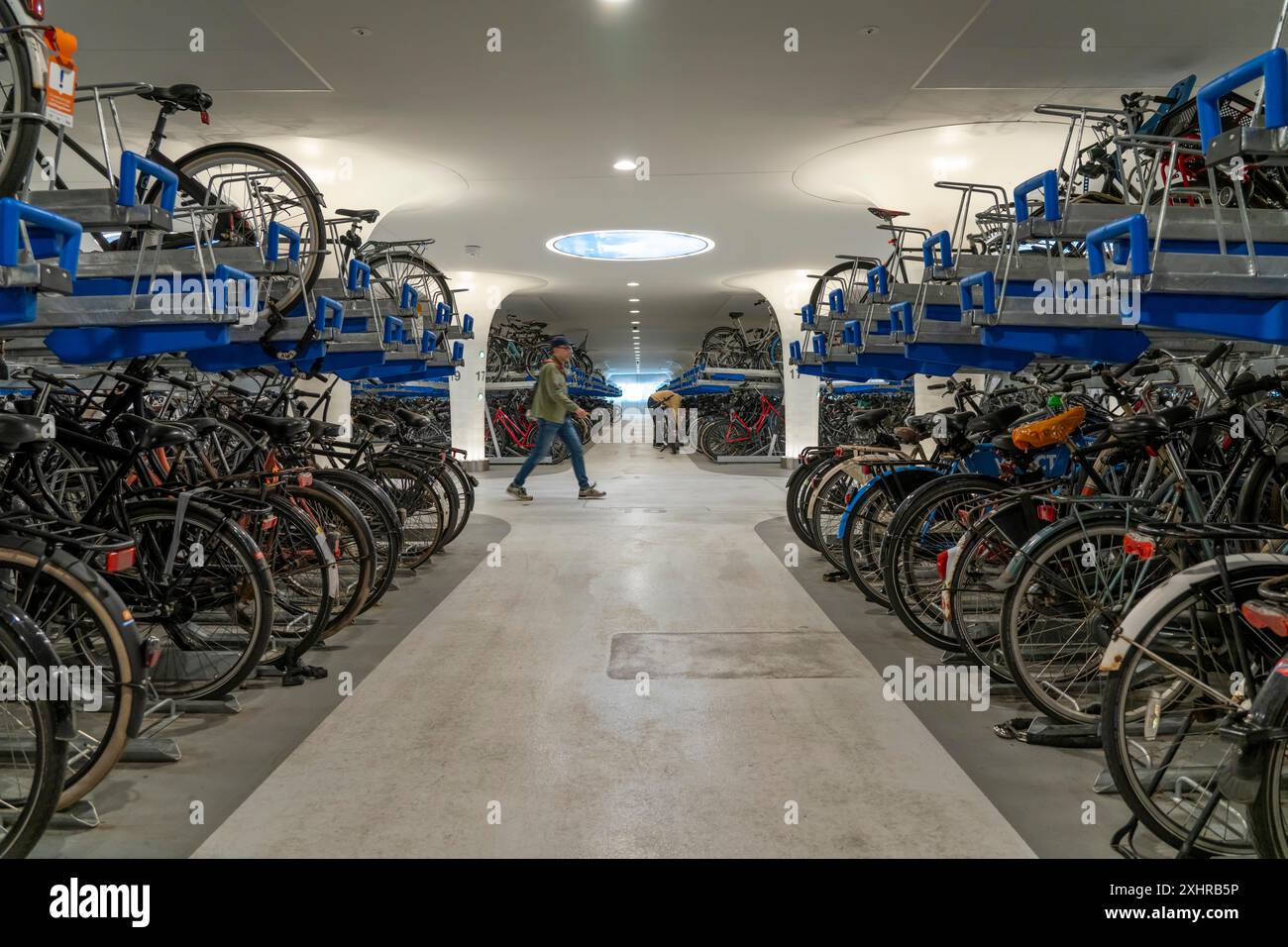New bicycle parking garage at Amsterdam Central Station, Stationsplein ...