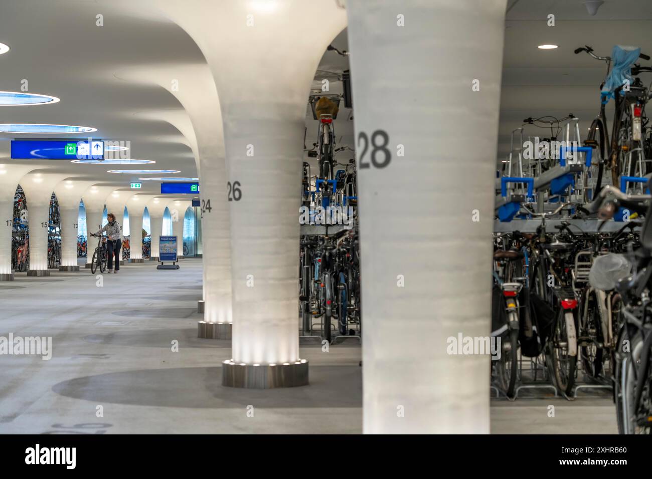 New bicycle parking garage at Amsterdam Central Station, Stationsplein ...