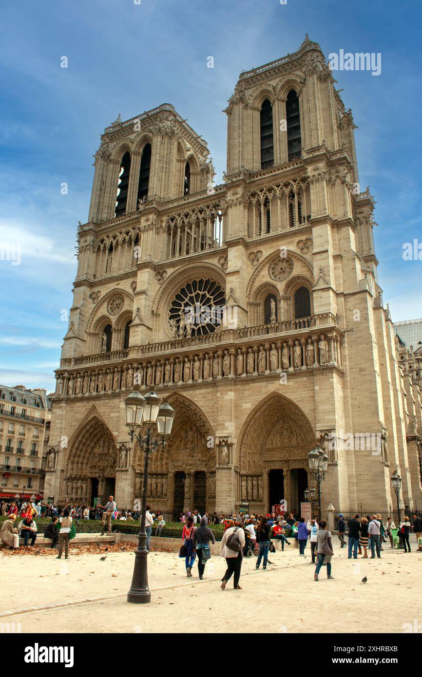 Paris catholic church hi-res stock photography and images - Alamy