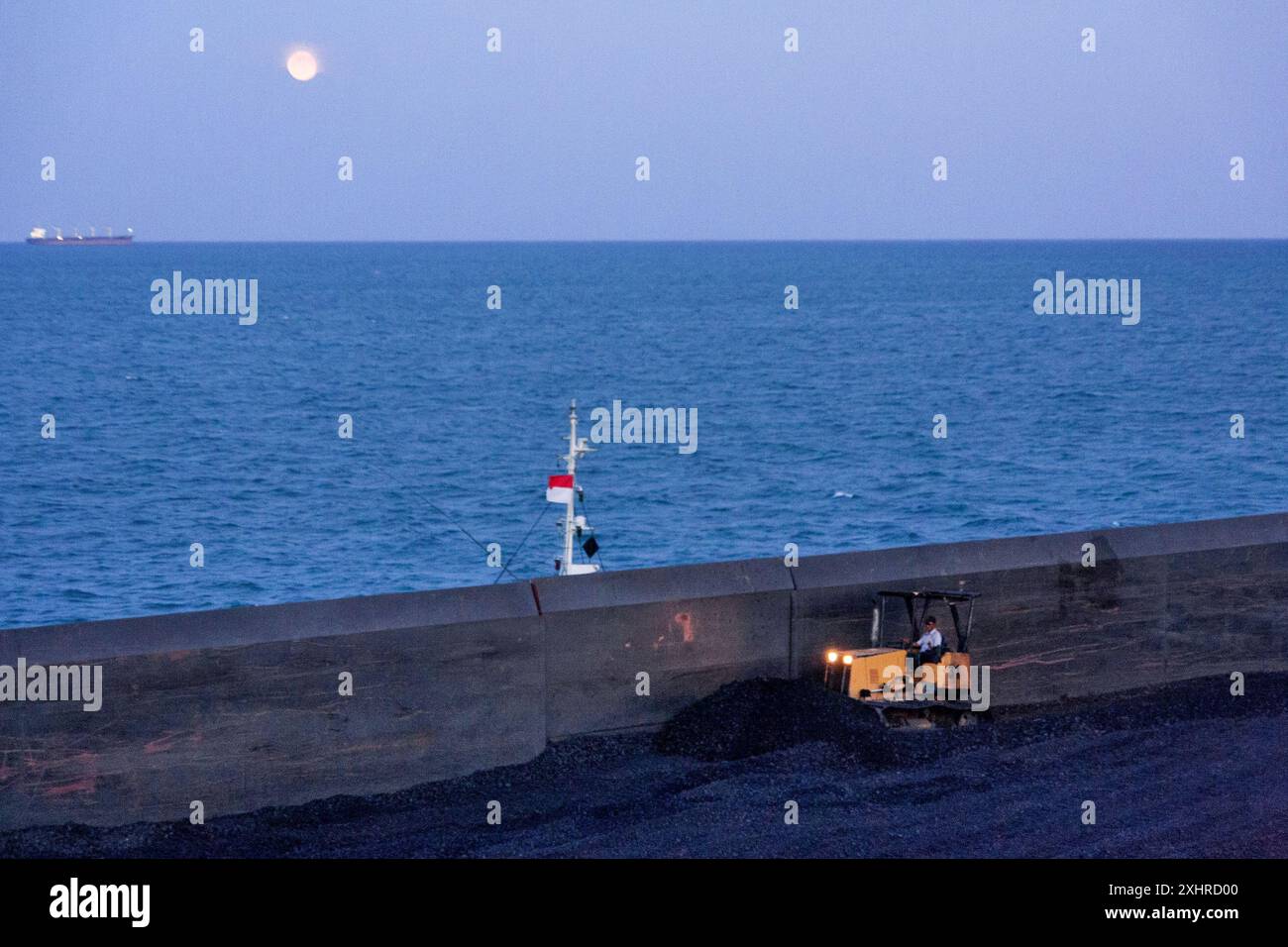 Borneo, Indonesia: The Floating Solution Coal Offshore Transshipment ...