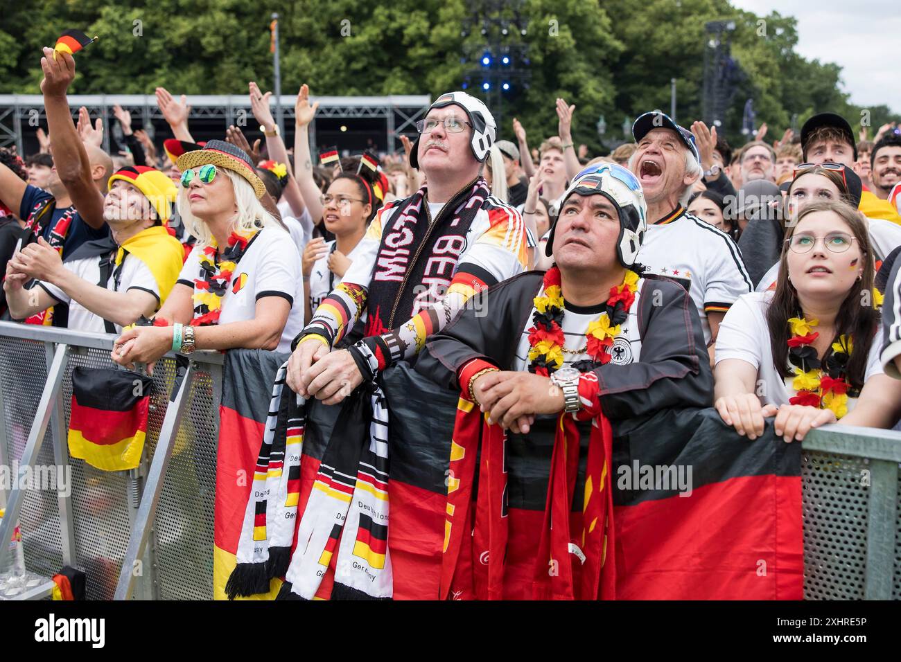 Football fans in the fan zone at the Brandenburg Tor during the quarter ...