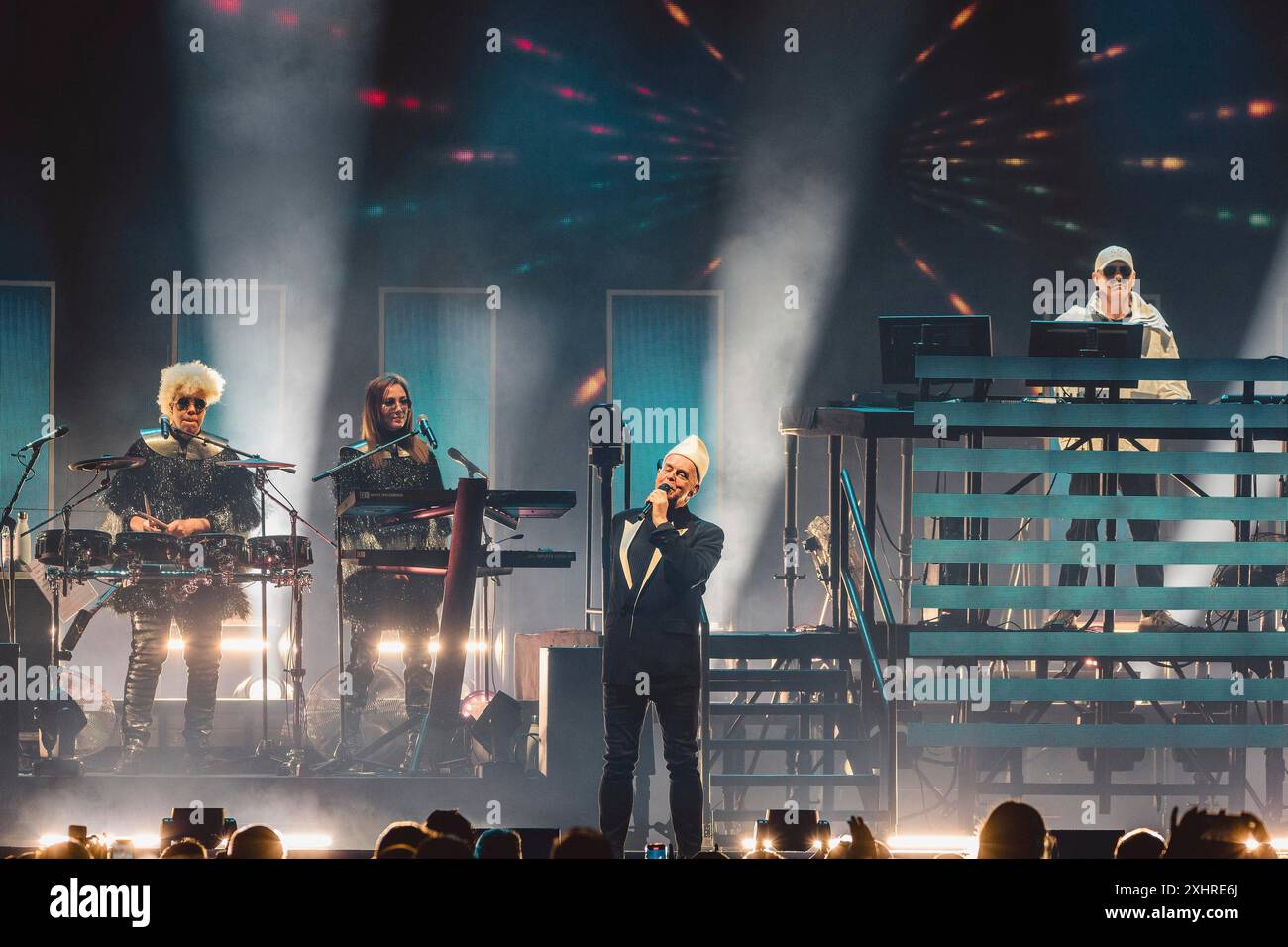 Neil Tennant (singer) and Chris Lowe (keyboarder) of the Pet Shop Boys ...