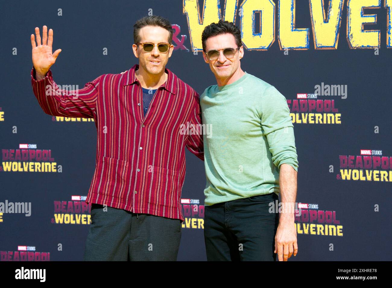The actors Ryan Reynolds, Hugh Jackman, DEADPOOL & WOLVERINE (cinema release: 24.07.2024), red ...