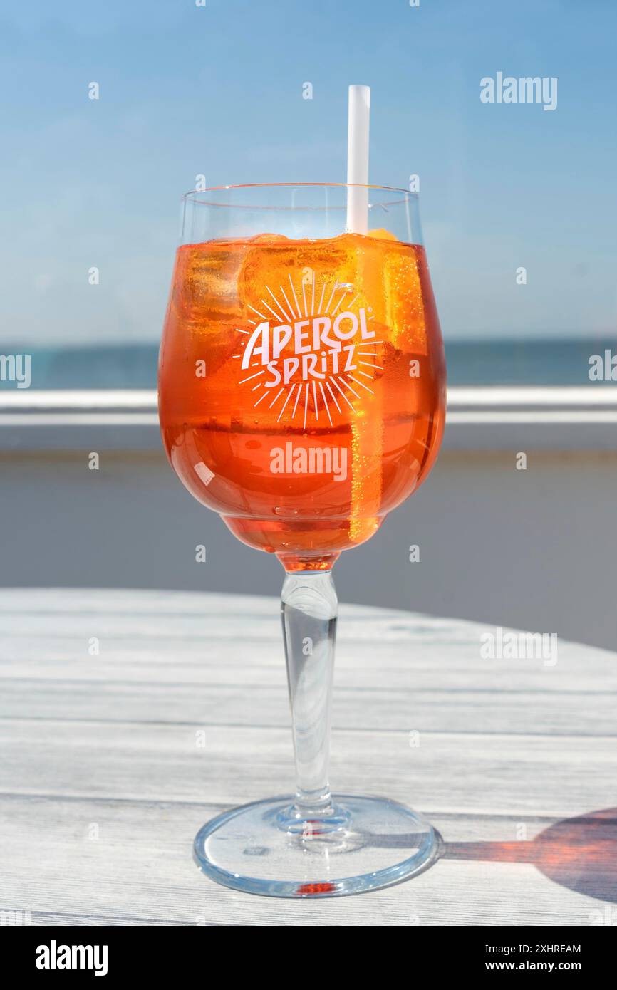 Aperol spritz in glass hi-res stock photography and images - Alamy