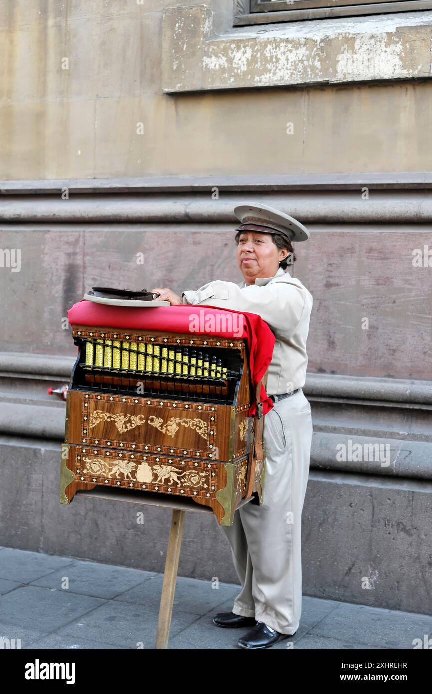 Barrel organ grinder hi-res stock photography and images - Alamy