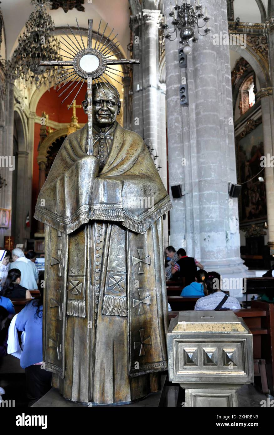 Interior view, old basilica, La Basilica de Nuestra Senora de Guadalupe ...