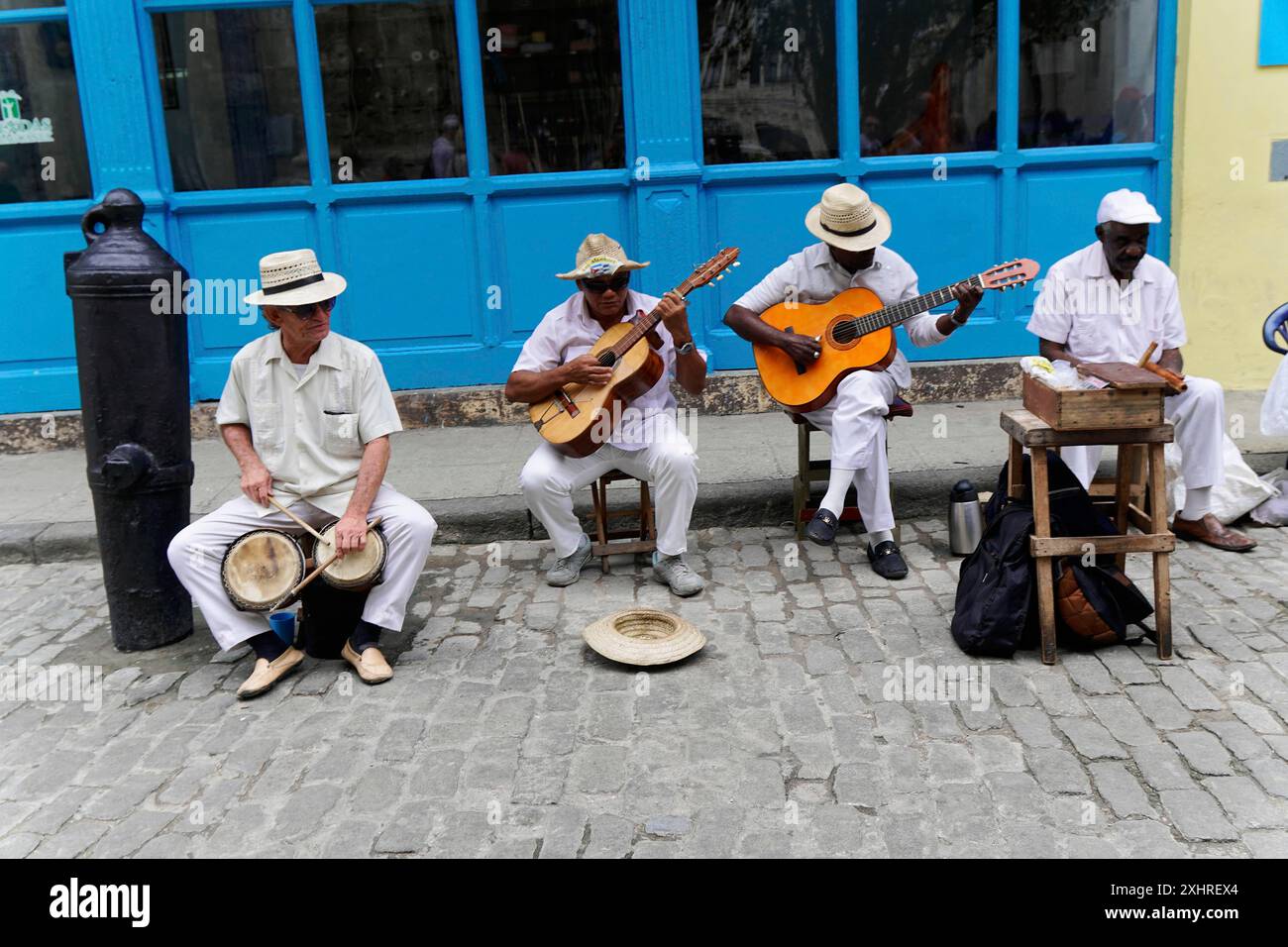 Central urban setting hi-res stock photography and images - Alamy
