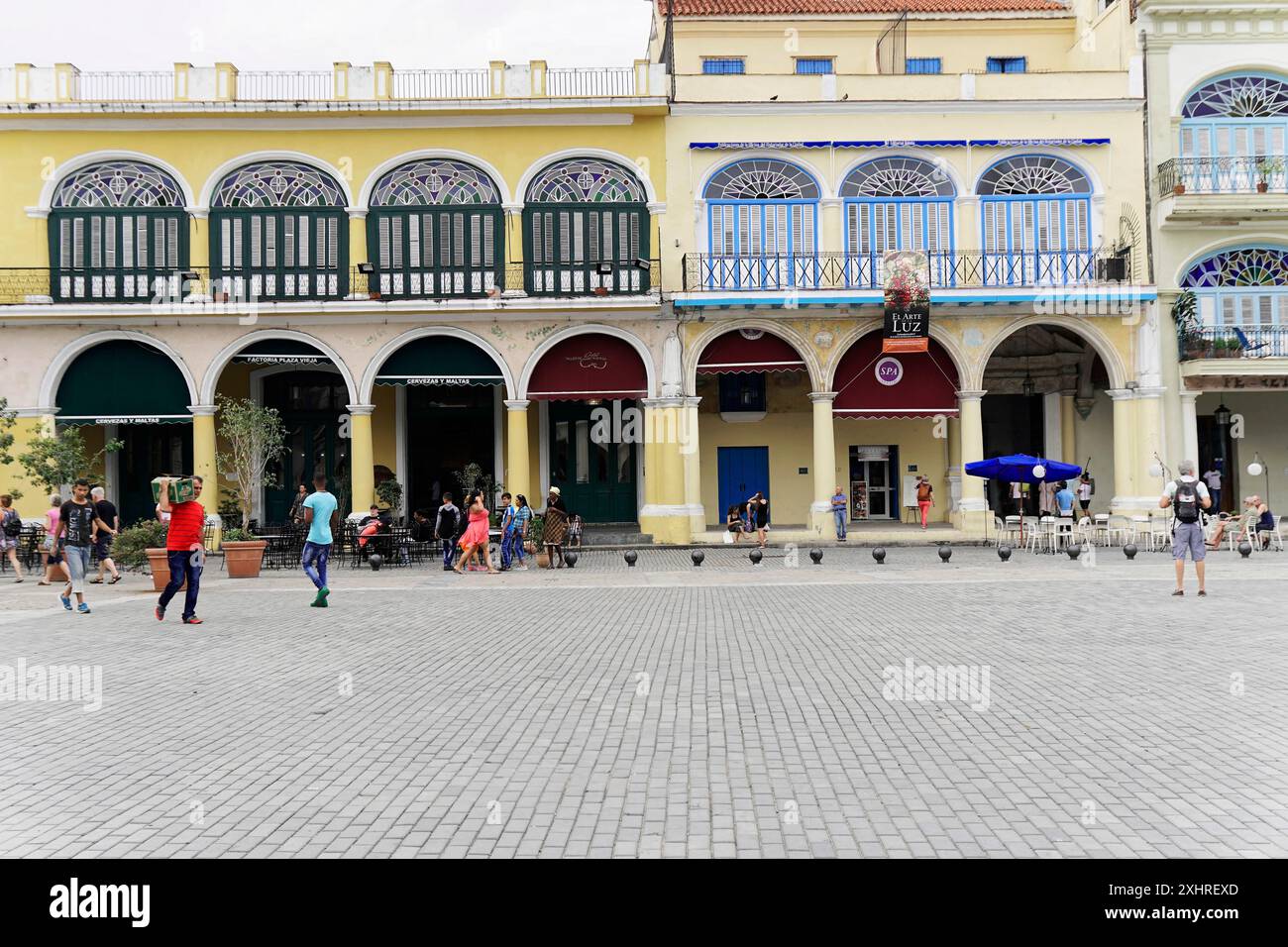 Cuban facade arch hi-res stock photography and images - Alamy