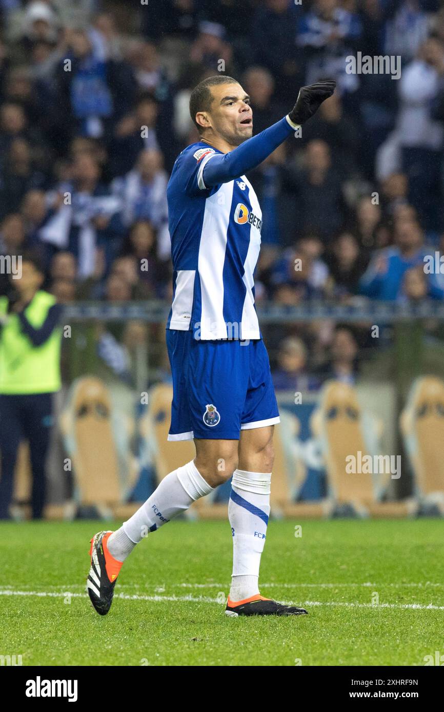 Football match, PEPE FC Porto gives instructions to his team-mates ...