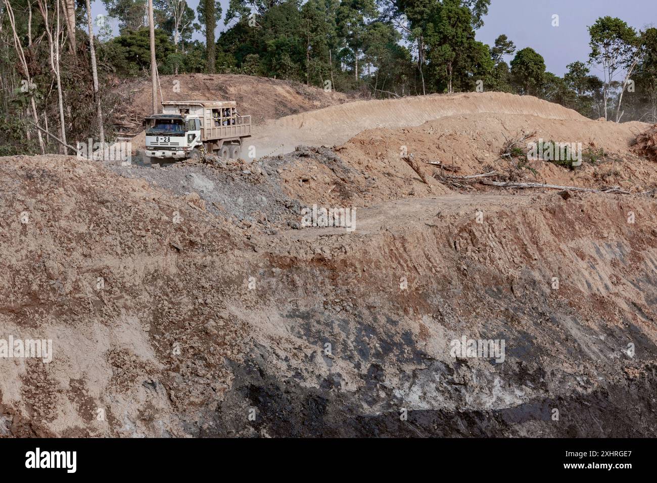 Kalimantan indonesia coal mine hi-res stock photography and images - Alamy