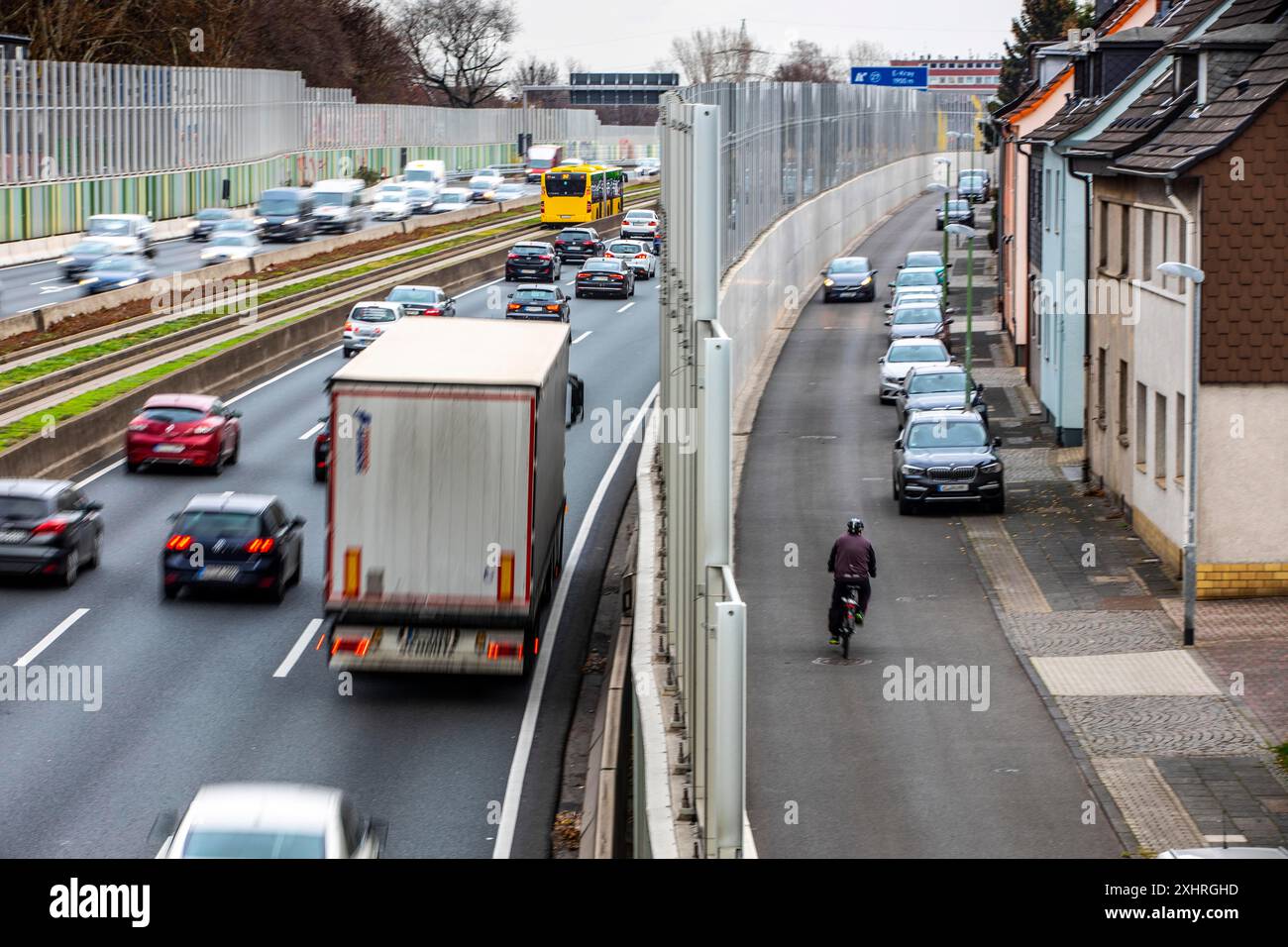 Motorway A40, Ruhrschnellweg, city centre of Essen, level with exit ...