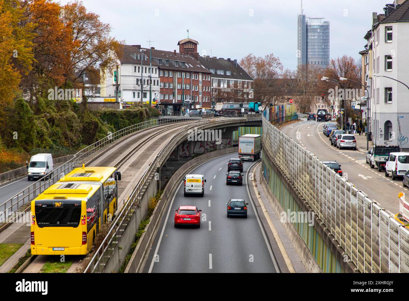 Motorway A40, Ruhrschnellweg, skyline of the city centre of Essen, exit ...