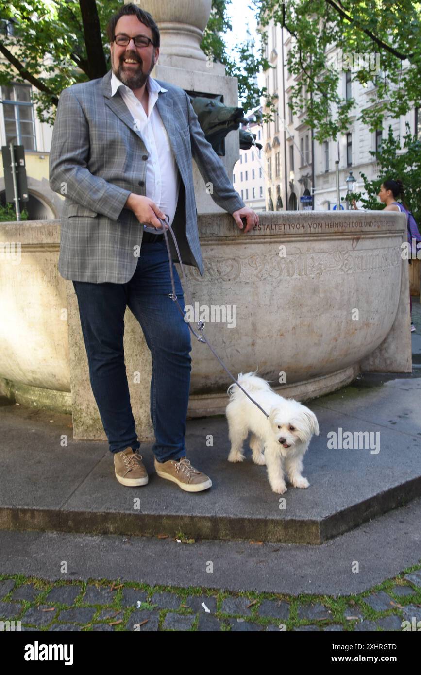 Andre Hartmann Kabarettist Saenger Musiker Entertainer Muenchen 15.07. ...