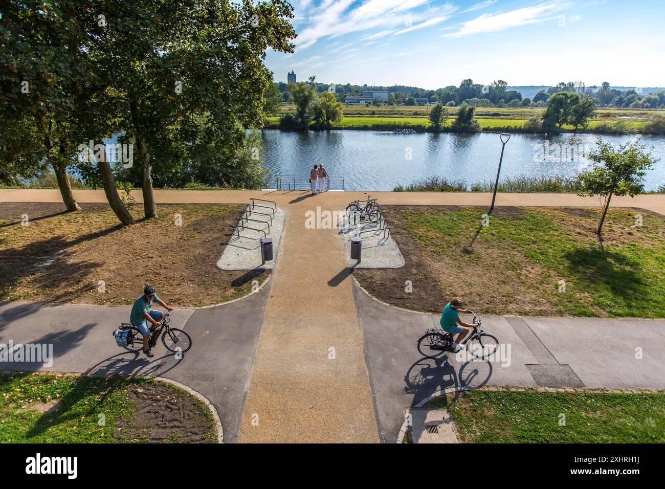 Ruhr Valley cycle path, Ruhr, cycle and pedestrian path, in Essen ...