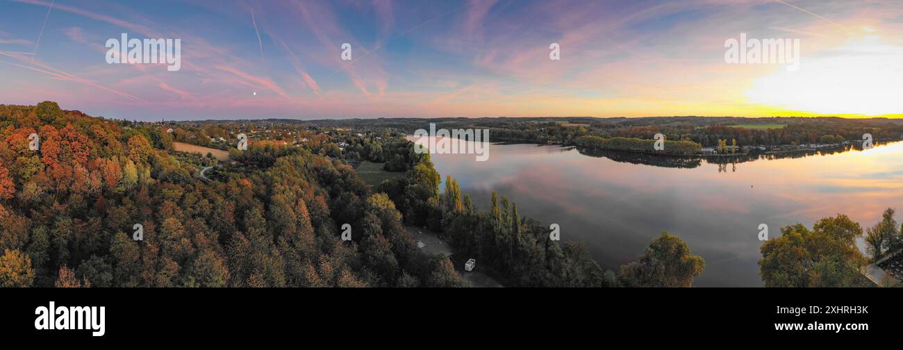 Sunset at Lake Baldeney in Essen, reservoir of the Ruhr, left Essen ...