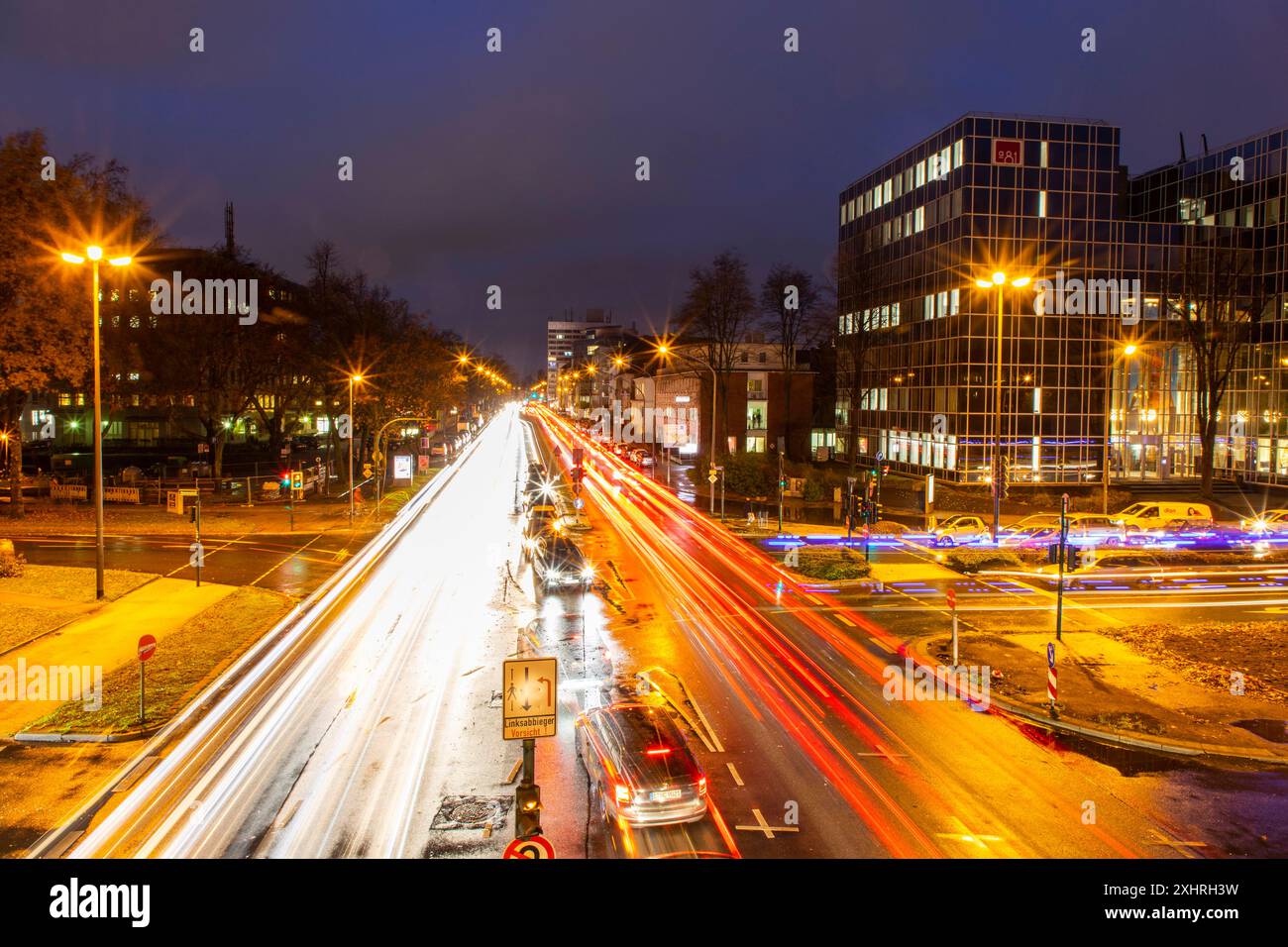 Bundesstrasse B224, Alfredstrasse, in Essen Ruettenscheid, evening rush ...