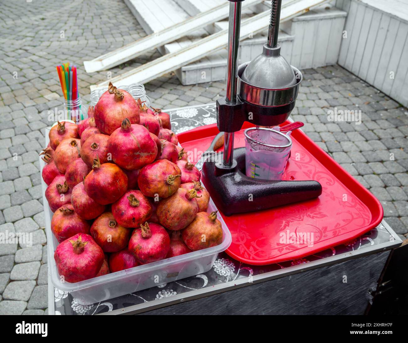Making pomegranate juice hi-res stock photography and images - Alamy