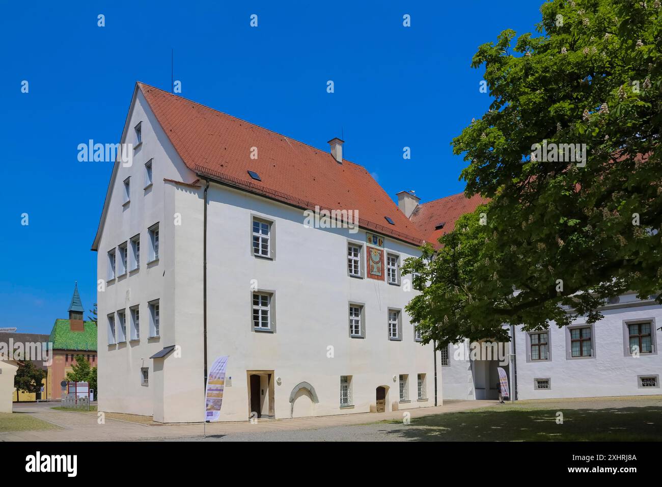 Inner courtyard, castle courtyard, castle with wall sundial, Messkirch ...