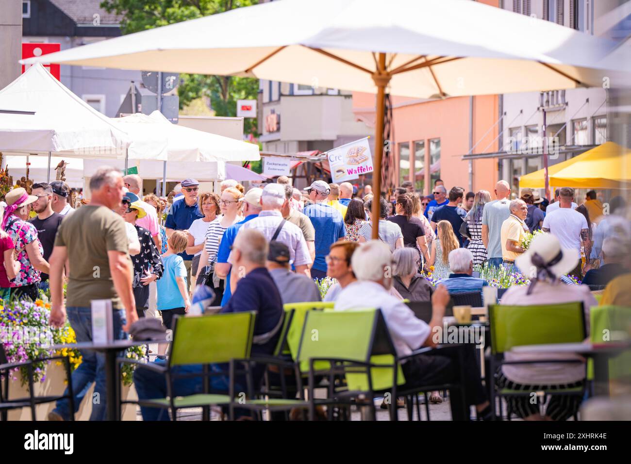 Lively market activity under hi-res stock photography and images - Alamy